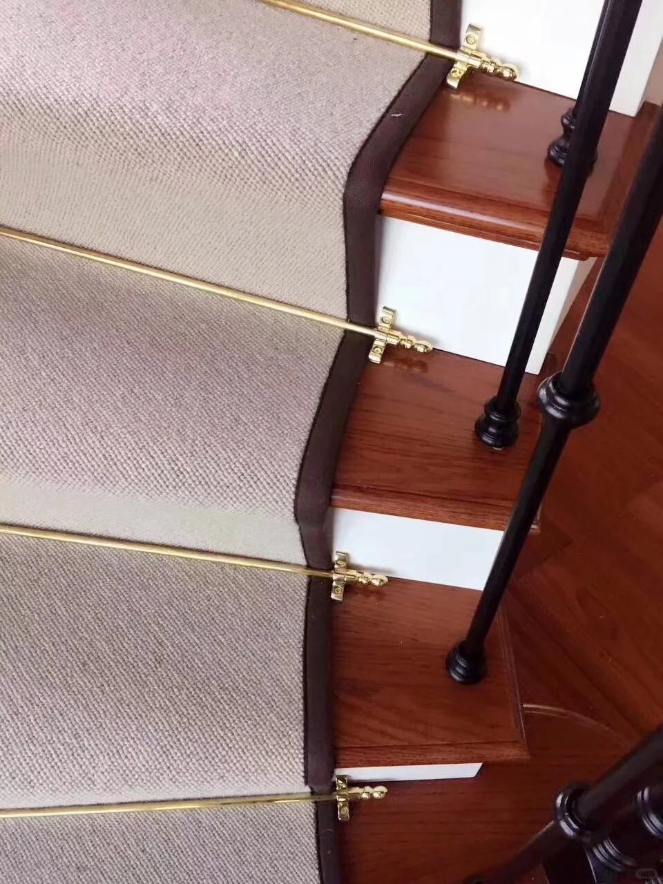 Carpet:What Are The Steps For Laying Wooden Staircase Carpet